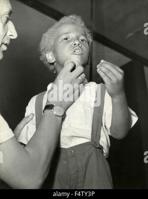 On the set of the movie "Angelo tra la folla" the child actor Angelo ...