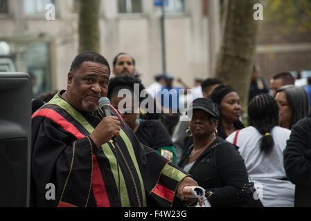 Brookyn, United States. 22nd Oct, 2015. Juanita Young addresses the ...