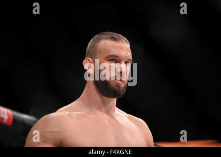 Uncasville, CT, USA. 23rd Oct, 2015. Two round card girls wait for ...