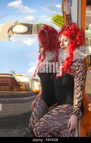 Fun and interesting reflected images in distorting convex & concave ...