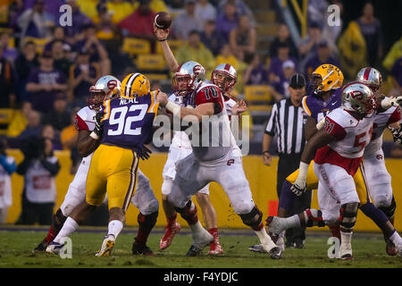 October 24, 2015: Western Kentucky Hilltoppers quarterback Brandon ...