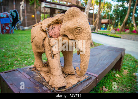 Elephant Statue the decay of repaired by potter Stock Photo - Alamy