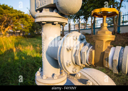 Tighten the bolts that connect the steel pipe Stock Photo - Alamy