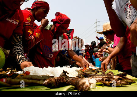 Philippines. 26th Oct, 2015. Members of Lumad tribe raise their fist in ...