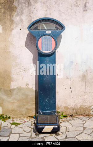 An old public weighing machine Stock Photo - Alamy