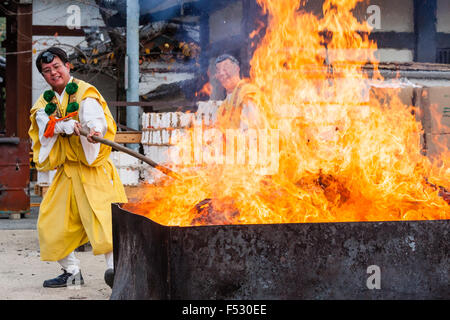 Shinto priests at a ritual purification ceremony, Fushimi Inari Taisha ...