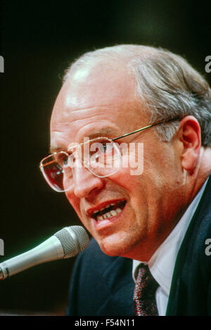 Washington, DC. 1990 Defense Secretary Dick Cheney addresses the ...