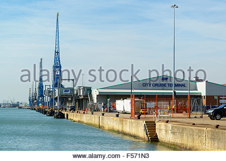 Southampton City Cruise Terminal exterior, Southampton Docks Stock ...