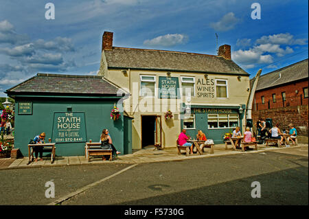 The Staith House pub, North Shields Stock Photo - Alamy