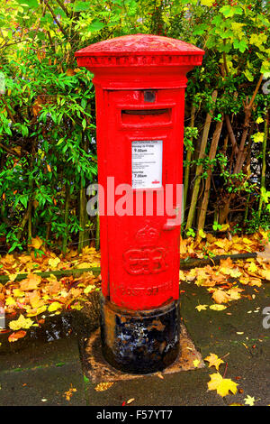 Penfold Queen Victoria Green Pillar Box 1872-79 Stock Photo - Alamy
