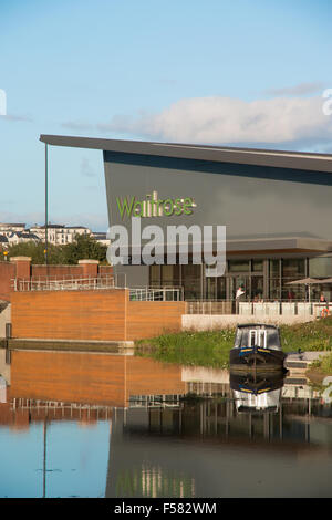 A barge moored in front of the Waitrose in Wichelstowe, Swindon Stock ...