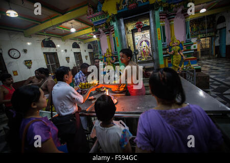 Yangon, Yangon, Myanmar. 30th Oct, 2015. Hindus perform prayers at the ...