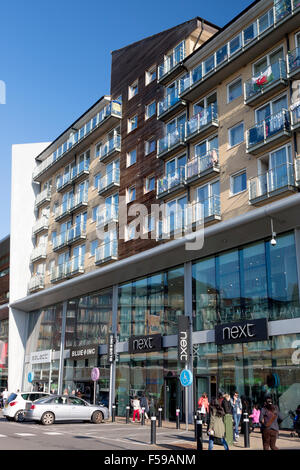 The Centre shopping precinct, Feltham, Middlesex Stock Photo - Alamy