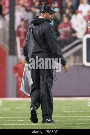 Pullman, Washington, USA. 31st Oct, 2015. Stanford Cardinal running ...