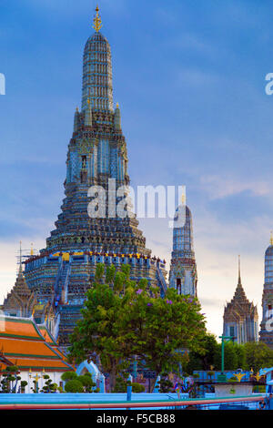 Wat Arun and Chao Phraya River, Bangkok, (m Stock Photo - Alamy
