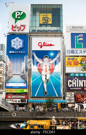 Gilco running man billboard, Dōtonbori, Osaka, Japan Stock Photo - Alamy