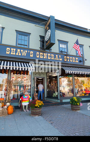 Shaw's General Store exterior, Main Street, Stowe, Vermont USA Stock ...