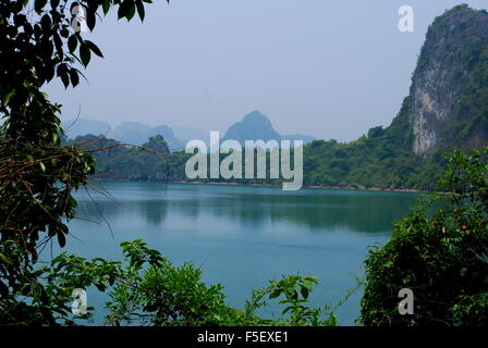 Hidden inlet at Halong Bay Stock Photo - Alamy