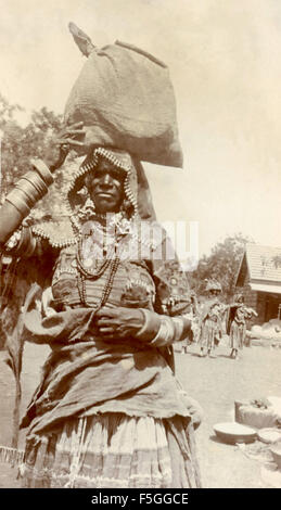 Bearer with pack on his head , India Stock Photo - Alamy
