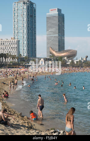 Giant Copper Fish ('Peix') Sculpture by Frank Gehry and Esplanade, Vila ...