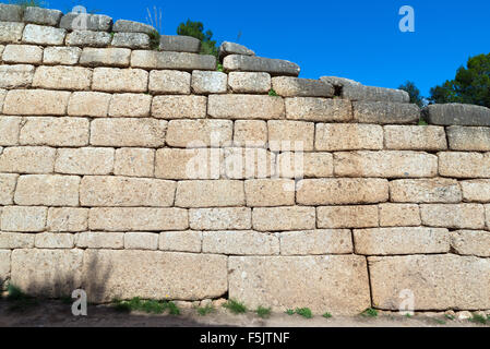 Texture of stone wall - cyclopean masonry Stock Photo - Alamy