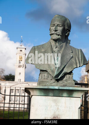 The Jesse Boot statue at Highfields Park in Nottingham, Nottinghamshire ...