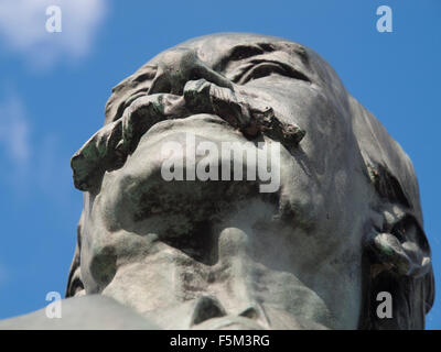 Statue of Jesse Boot at the entrance to Highfields University Park in ...