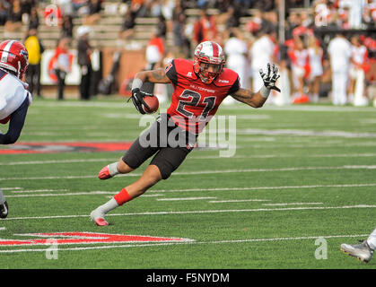 21 November 2015: Florida Atlantic Owls quarterback Jaquez Johnson (32 ...