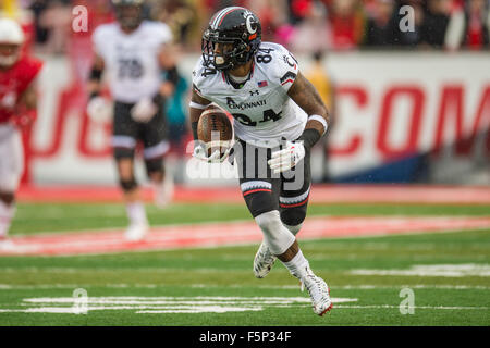 Cincinnati wide receiver Nate Cole (84) goes up for a pass over ...
