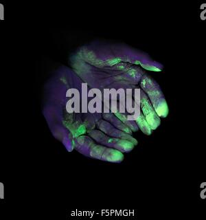 Ultraviolet light showing bacteria on a computer keyboard Stock Photo ...