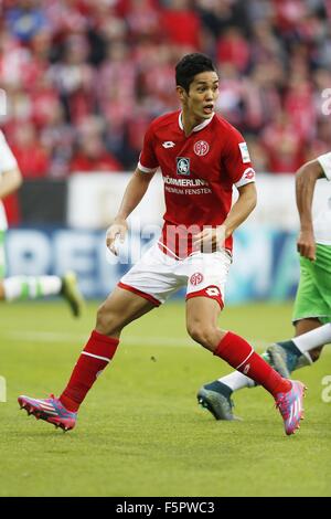 Mainz, Germany. 7th Nov, 2015. Mainz kids fans Football/Soccer : German ...