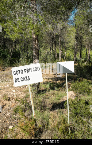 Spanish language sign saying "private hunting grounds Stock Photo - Alamy