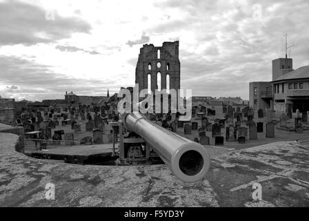 World War 2 Cannon at Tynemouth Castle and Priory, near Newcastle Stock ...