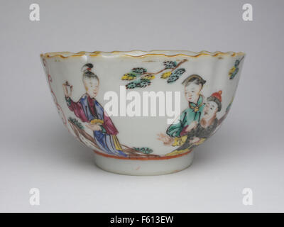 Antique 18th century Chinese porcelain tea bowl Stock Photo - Alamy