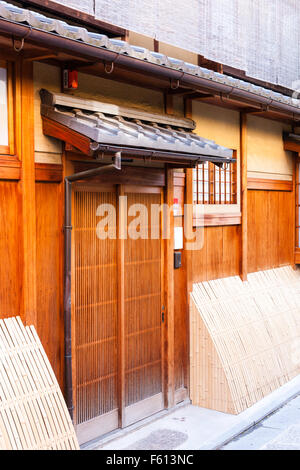 Traditional japanese lattice windows and architecture in Kyoto Japan ...