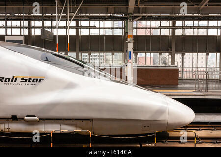 N700 and 700 Series Shinkansen Bullet Trains at Kyoto Station Stock Photo: 85233931 - Alamy