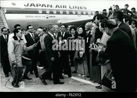 World War II Japanese straggler Hiroo Onoda, center, exchanges a toast ...