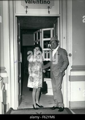 Actors Rex Harrison and Rachel Roberts at a party Stock Photo - Alamy
