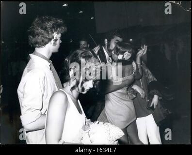 1968 - Dancing with flowers in her hair. © Keystone Pictures USA ...
