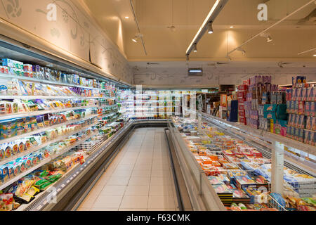 Supermarket aisles at Choithram, the Greens Dubai UAE Stock Photo - Alamy