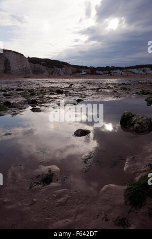 Low tide at Botany Bay, Broadstairs, Kent. Showing rock pools, Sea ...