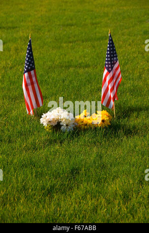 Grave with American flags, Willamette National Cemetery, Portland ...