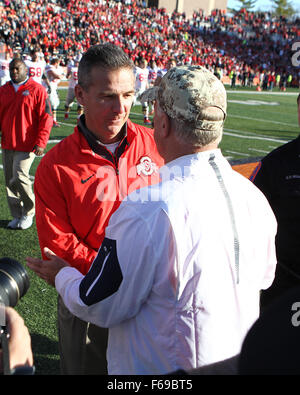 Illinois head coach Bill Cubit during the first half of an NCAA college ...