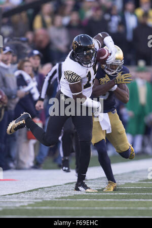 Wake Forest wide receiver Cortez Lewis (15) makes a touchdown catch ...