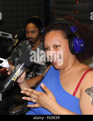 Stauros Entertainment host Tyrone Tann interviews actress Mo Kelly live ...