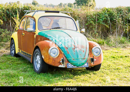 Old rusty Volkswagen beetle in yard Stock Photo: 130467461 - Alamy