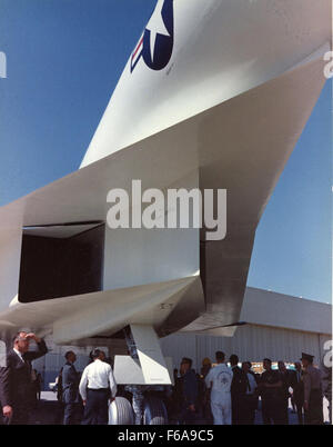 The B-70 Valkyrie, a supersonic strategic bomber developed by North ...
