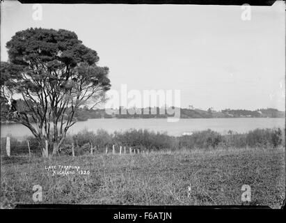This view of Lake Takapuna in Takapuna, New Zealand, captures the ...
