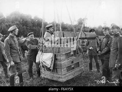 A German observation balloon fitted with a long-distance camera. 1916 ...