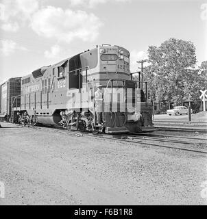 A photograph of Southern Pacific Diesel Electric Road Switcher No. 2880 ...